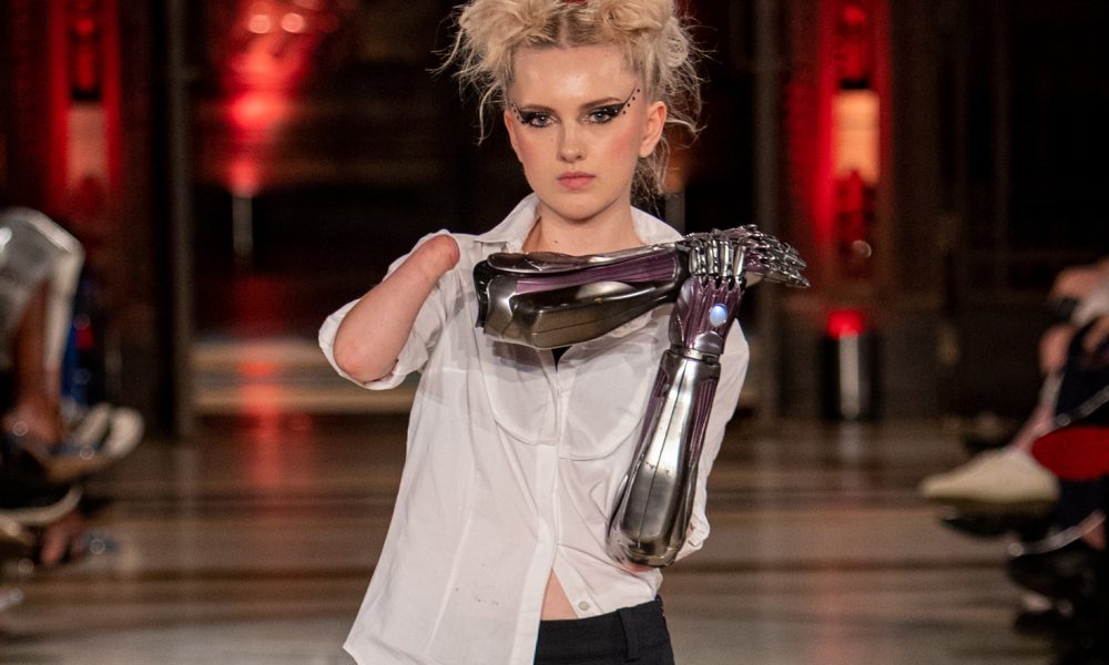 Model removes bionic arm on runway at London Fashion Week