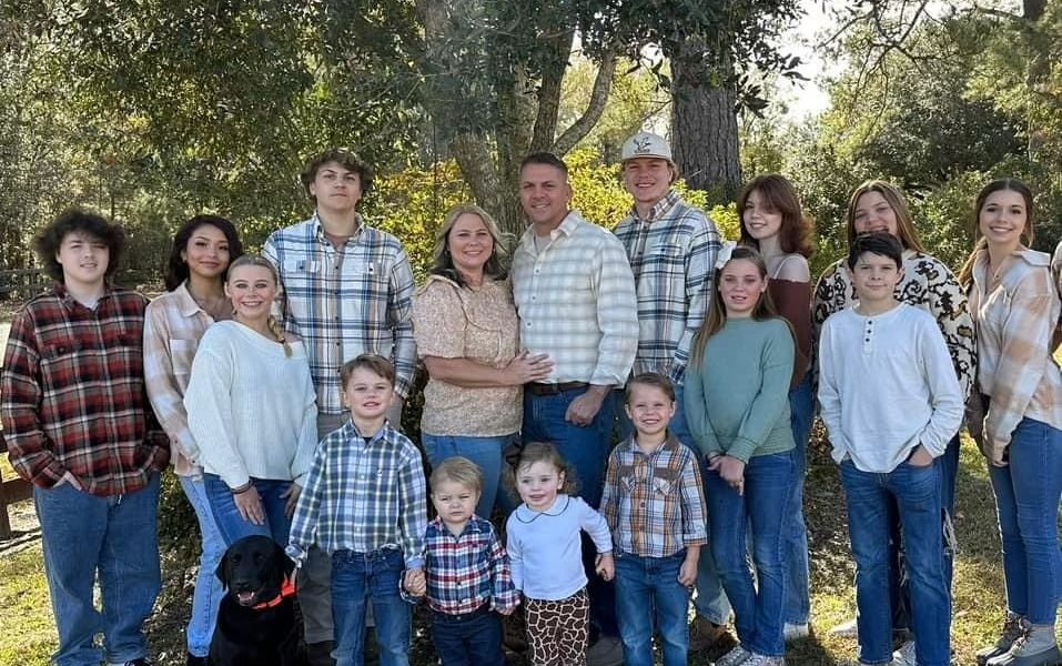 Mom gives glimpse into her daily life with 17 kids